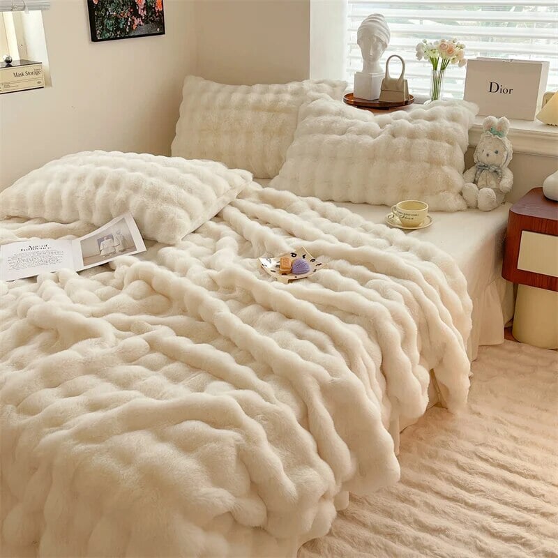 Bubble Cuddle Blanket - Lush Faux Fur Blanket – Roomie Design