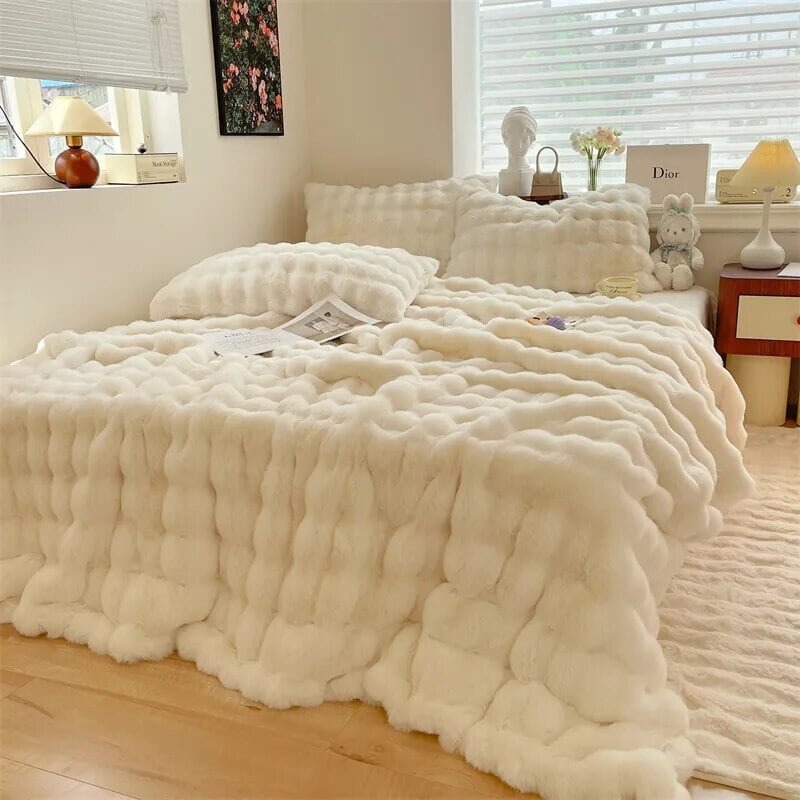 Bubble Cuddle Blanket - Lush Faux Fur Blanket – Roomie Design