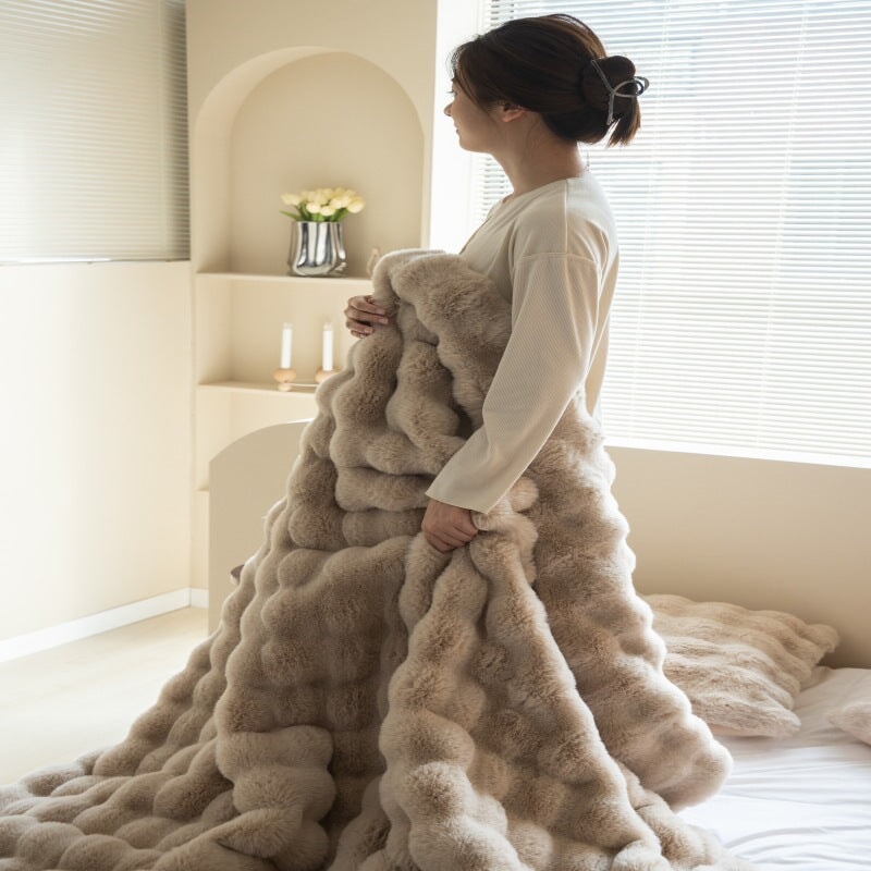 Bubble Cuddle Blanket - Lush Faux Fur Blanket – Roomie Design