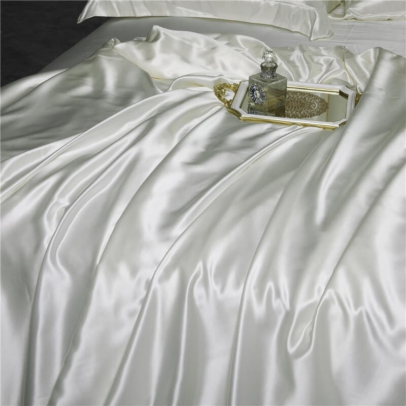 White 25 Momme Mulberry Silk Luxury Designer Bedding Set – Roomie Design